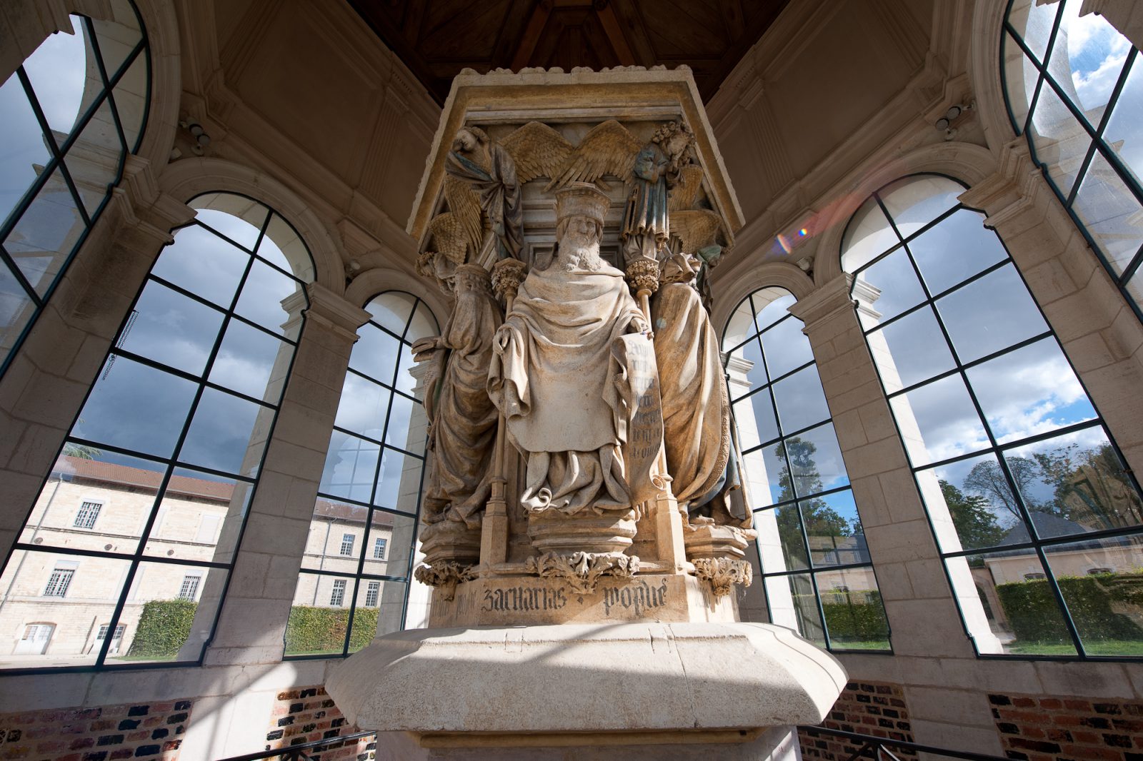Dijon – le Puits de Moïse et la Chartreuse de Champmol | FYK'mag